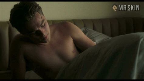 Sexiest Catch Me If You Can Scenes Top Pics Clips Mr Skin