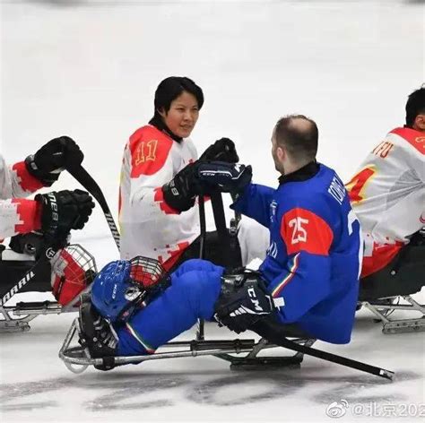 于静亮相残奥冰球赛场5分16秒 诠释巾帼不让须眉 中国 比赛 历史