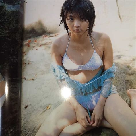 Yahoo オークション 満島ひかり写真集 「aura」 2006年第一刷発売