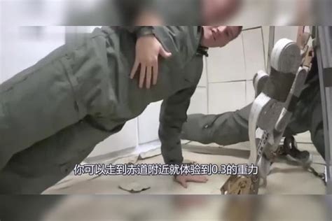 如果地球变成甜甜圈是一种什么样的体验 原地蹦一下人就飞了 甜甜圈 原地 是一种