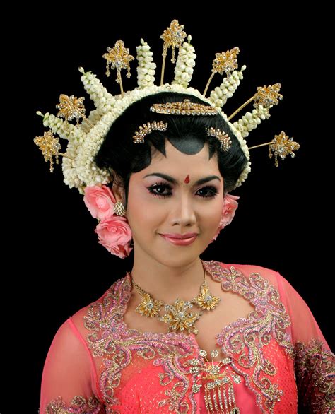 Sanggar Rias Pengantin "Mustika Trias": Rias Pengantin Solo Putri ...