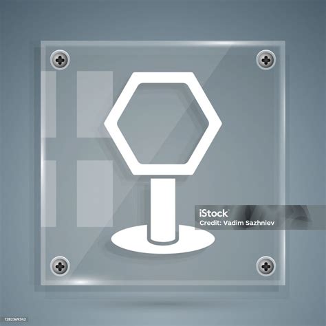 화이트 로드 교통 표지판 회색 배경에서 격리된 표지판 아이콘입니다 포인터 기호입니다 격리 된 거리 정보 표지판 방향 기호입니다 정사각형 유리 패널 벡터 일러스트레이션 간판에