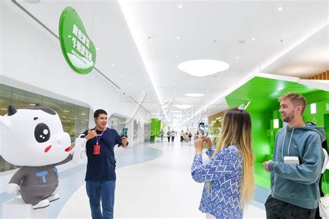 内蒙古呼和浩特：伊利现代智慧健康谷成网红打卡地 人民图片网