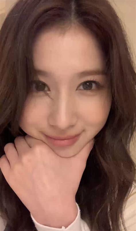 Pin On 유명 인사 Inspirational People Twice Sana My Girl