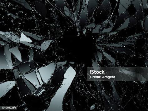 브로 큰 블랙에 무너진 유리의 조각입니다 3d 그림 3 차원 렌더링 금이 간에 대한 스톡 사진 및 기타 이미지 금이 간 손상 유리 재료 Istock
