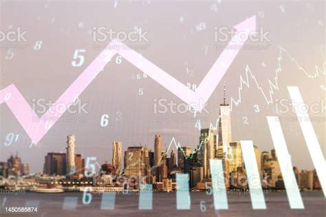 뉴욕 시 스카이 라인 배경 외환 및 투자 개념에 가상 추상 금융 그래프와 상승 화살표의 멀티 노출 증권 시장과 거래소에 대한