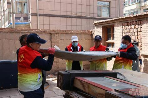 甘州区东街街道长沙门社区开展共建美丽家园 共创文明城市志愿服务活动 居民