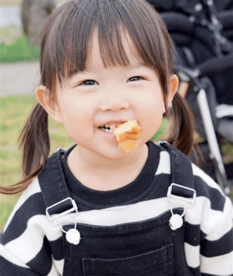 Con G I Tu I B M C K T Trong Xe T Gi A Tr I N Ng Ng I Cha Th N Nhi N Ng Quay Clip C Nh