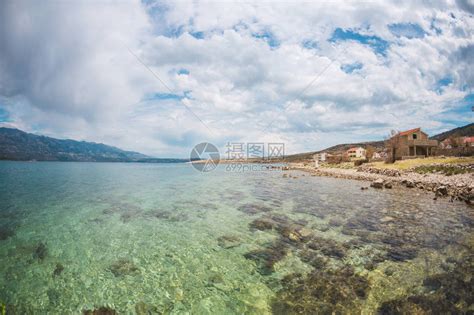 克罗地亚一个小城市的海岸亚得里亚海清澈的海水欧高清图片下载 正版图片506142844 摄图网