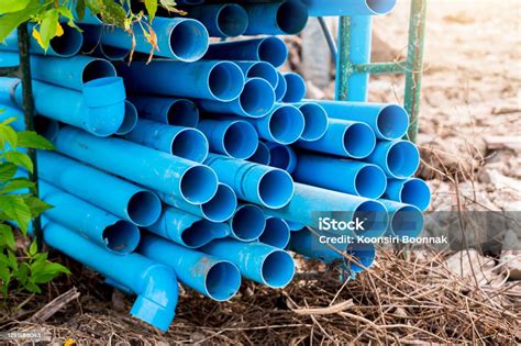 파란색 플라스틱 파이프 배경에 선택적 건설 현장 창고에 쌓인 Pvc 파이프 0명에 대한 스톡 사진 및 기타 이미지 0명 개선 건설 산업 Istock