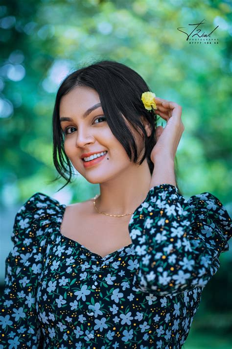 එයාට තියෙන්නෙත් අමුතු ලස්සනක් බලන්නකෝ බොරුද කියලා එක පාරක් දැක්කොත් ඇස් වශී වෙන තරම් ලස්සන