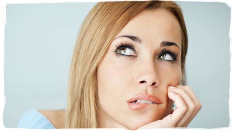 Почему женщина не смотрит в глаза Youtube