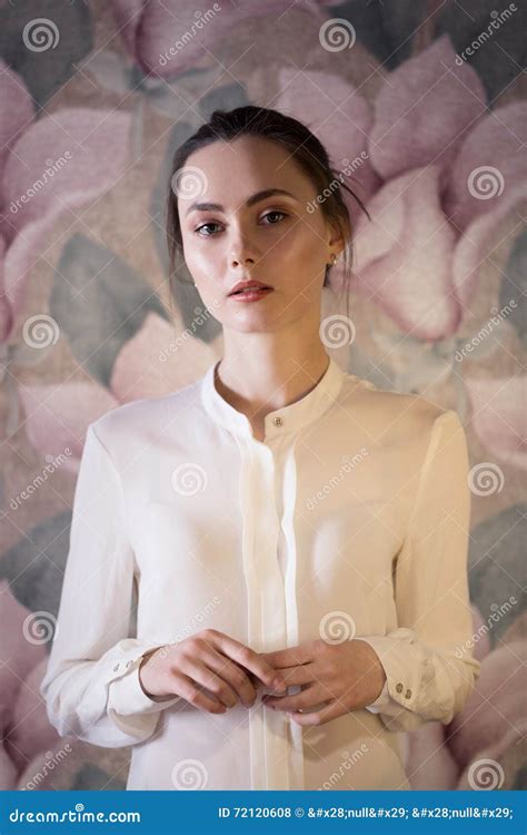 Portrait D Une Belle Fille De Mode Doux Et Sensuel Photo Stock Image Du Mode Gracieux