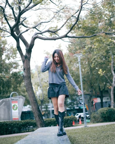 Wei Hsin Chen 今天是一個特別的日子 是愛因斯坦的生日😜😜😜 今天臨時起意問班上的學生 有女學生回答今天是白色情人節呀 我說 今天也是愛因斯坦的生日 這時有學生說 吼，老師