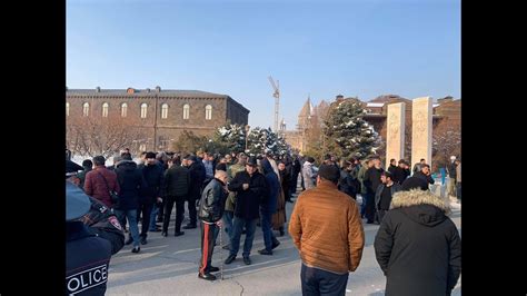 Քաղաքացիները՝ եկեղեցու կողքին Մայր Աթոռի բակում ՈՒՂԻՂ Youtube