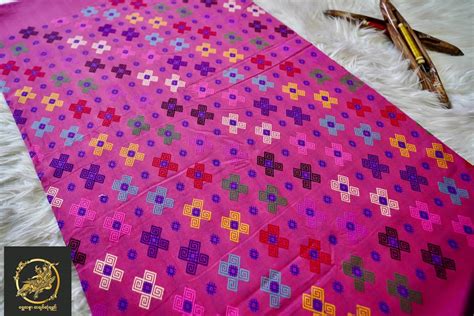 ရွှေသစ္စာ ကချင်လုံချည် ရောင်းဝယ်ရေး 🦋 ချစ်စရာကောင်းတဲ့ ၂ ၁၀၀ အတိုင