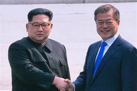 남북 정상의 첫 만남 군사분계선 사이에 두고 악수로 시작 노컷뉴스