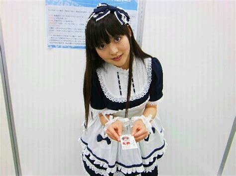 Cutie Ready For Giving Service Scrolller