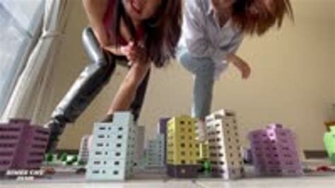 Giantess Aimee And Her Friend Peggy Made A Tiny City Alive Aimee Chu