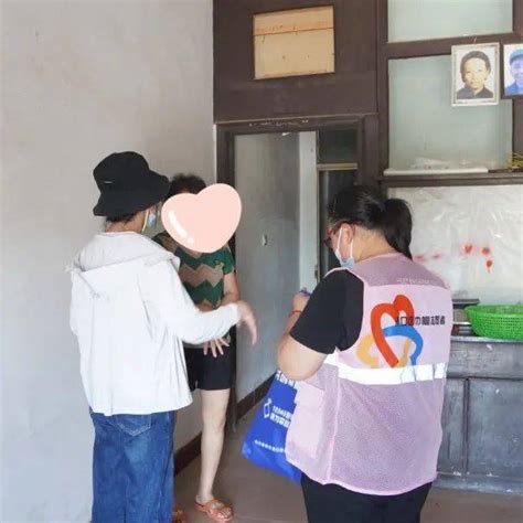 【四拼四比】酷暑送清凉，关怀慰民心老年人社区辖区