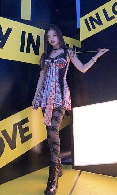 Itzy S Outfits From Loco Mv Kpop Fashion Artofit