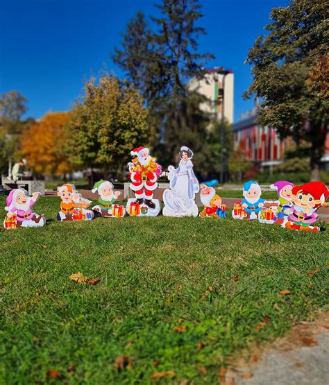 Композиция 1 ДЯДО КОЛЕДА СНЕЖАНКА и 7 ДЖУДЖЕТА Mikybg