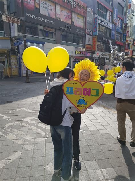 국제 행복의 날 기념 퍼포먼스 행복의 꽃 피웠어요 Crs News