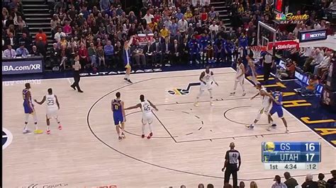 Steph Curry With The Ridiculous No Look Pass After The Offensive