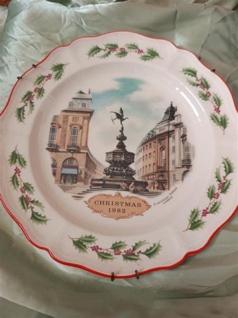 Вінтажна колекційна різдвяна тарілка антикваріат Wedgwood Piccadilly Circus приблизно 1982 р