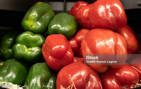 프랑스 제네빌리어스 01 21 2022 프라이머 과일과 채소 녹색 식료품 점에서 고추와 피망의 세부 사항 0명에 대한 스톡 사진 및 기타 이미지 Istock