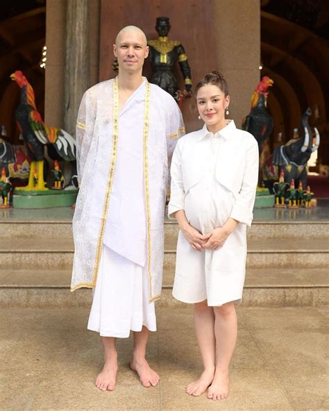 แมทธิว ดีน ปลงผมเข้าพิธีอุปสมบท ครอบครัวรวมตัวพร้อมหน้า เอ็นดูน้องเดมี่ ขโมยซีนสุด ๆ