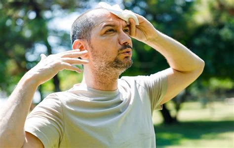 18 راهکار خانگی و پزشکی عالی برای رفع سیاهی دور چشم • دیجی‌کالا مگ