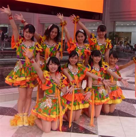 新曲発売記念イベントを行ったこぶしファクトリー（前列左から）藤井梨央、井上玲音、浜浦彩乃、野村みな美（後列左から）広瀬彩海、小川麗奈、田口夏実