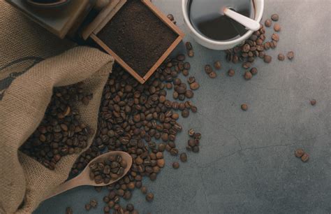 테이블 배경에 커피 컵과 커피 콩 텍스트에 대 한 복사 공간 상단 보기 경관에 대한 스톡 사진 및 기타 이미지 경관 웃옷