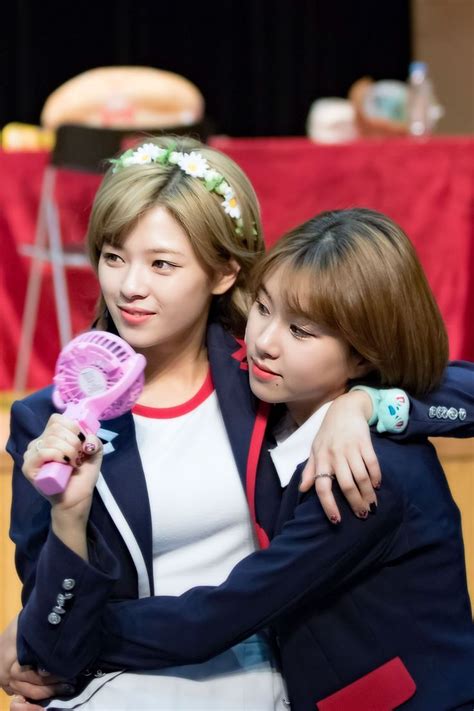 Twice Signal Jeongyeon Chaeyoung Fansign