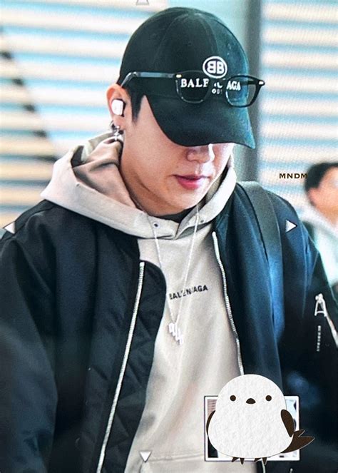 더쿠 모자 위에 안경 얹은거 좋다고