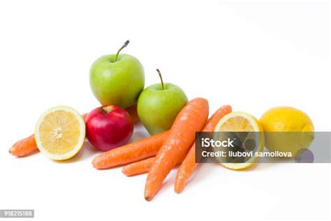흰색 바탕에 과일입니다 사과와 흰색 바탕에 키 위 레몬이 든 흰색 바탕에 레몬 키 위입니다 흰색 바탕에 과일의 당근 0명에 대한 스톡 사진 및 기타 이미지 Istock
