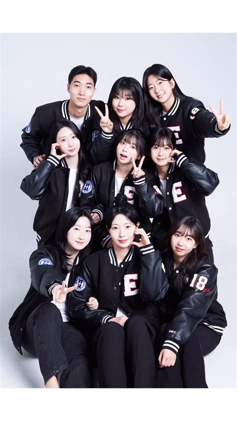 써드비스튜디오 우정사진 커플사진 개인프로필 생기발랄 홍보대사 단체촬영💙 • • • 단체사진 우정사진 강남사진관 Instagram