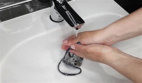 Як легко і швидко випрати з одягу плями від ягід та фруктів