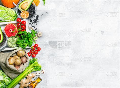 健康食品。各种有机蔬菜和水果与豆类。