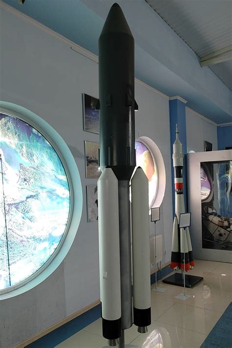 Макеты космических кораблей и ракет-носителей