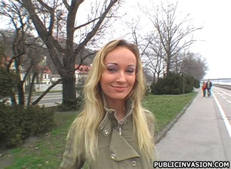 Gutter Skank Gets Her 10 Bucks And Goes To Work On Thick Cock Porn