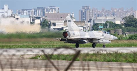 Китай начал новые военные учения вблизи Тайваня