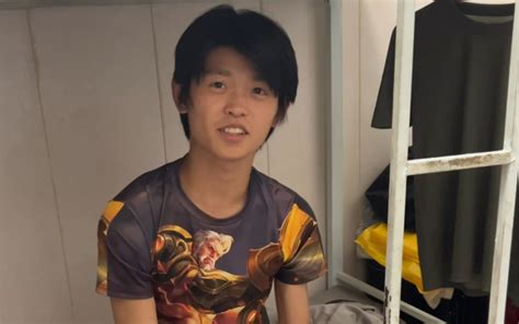 包吃包住选手找金毛 无骚电竞工作室 无骚电竞工作室 哔哩哔哩视频