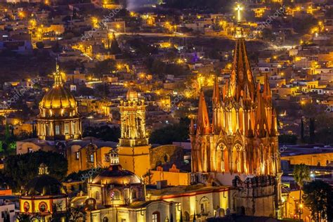 San Miguel De Allende México Miramar Vista Nocturna Parroquia — Foto De Stock 118950276 © Billperry