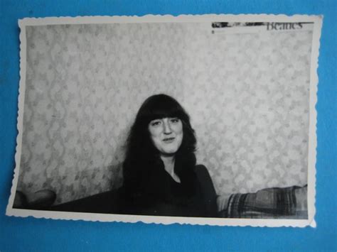 Altes Retro Ddr Foto Hübsche Frau Girl Auf Sofa 1979 Eur 1 00 Picclick De