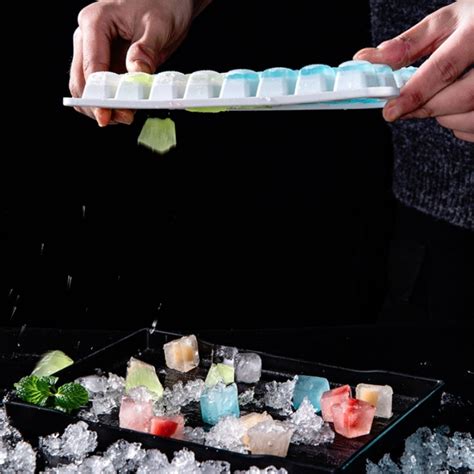 뚜껑 아이스 큐브 금형 냉장고 얼음 격자 빠른 냉동고 임의의 색상 배달 크기 96 그리드와 가정용 실리콘 아이스 박스