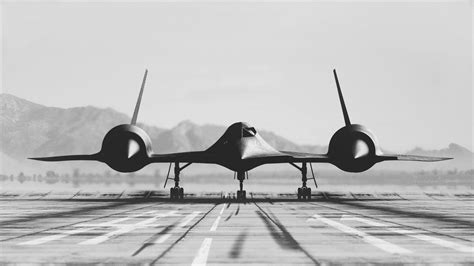 Lockheed Sr 71 Blackbird Hd Wallpaper A Military Icon