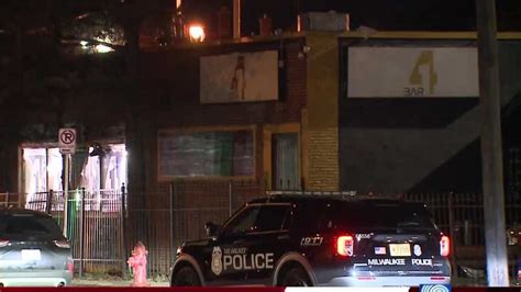 Milwaukee Gun Enthusiasts Resolve Argument At Bar By Shooting Each