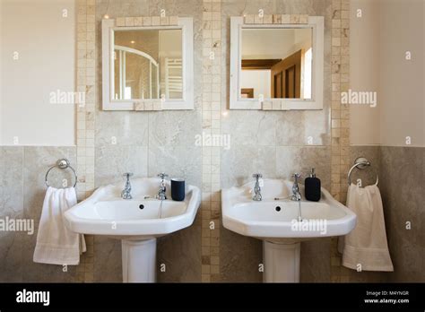 Double Basin Hi Res Stock Photography And Images Alamy